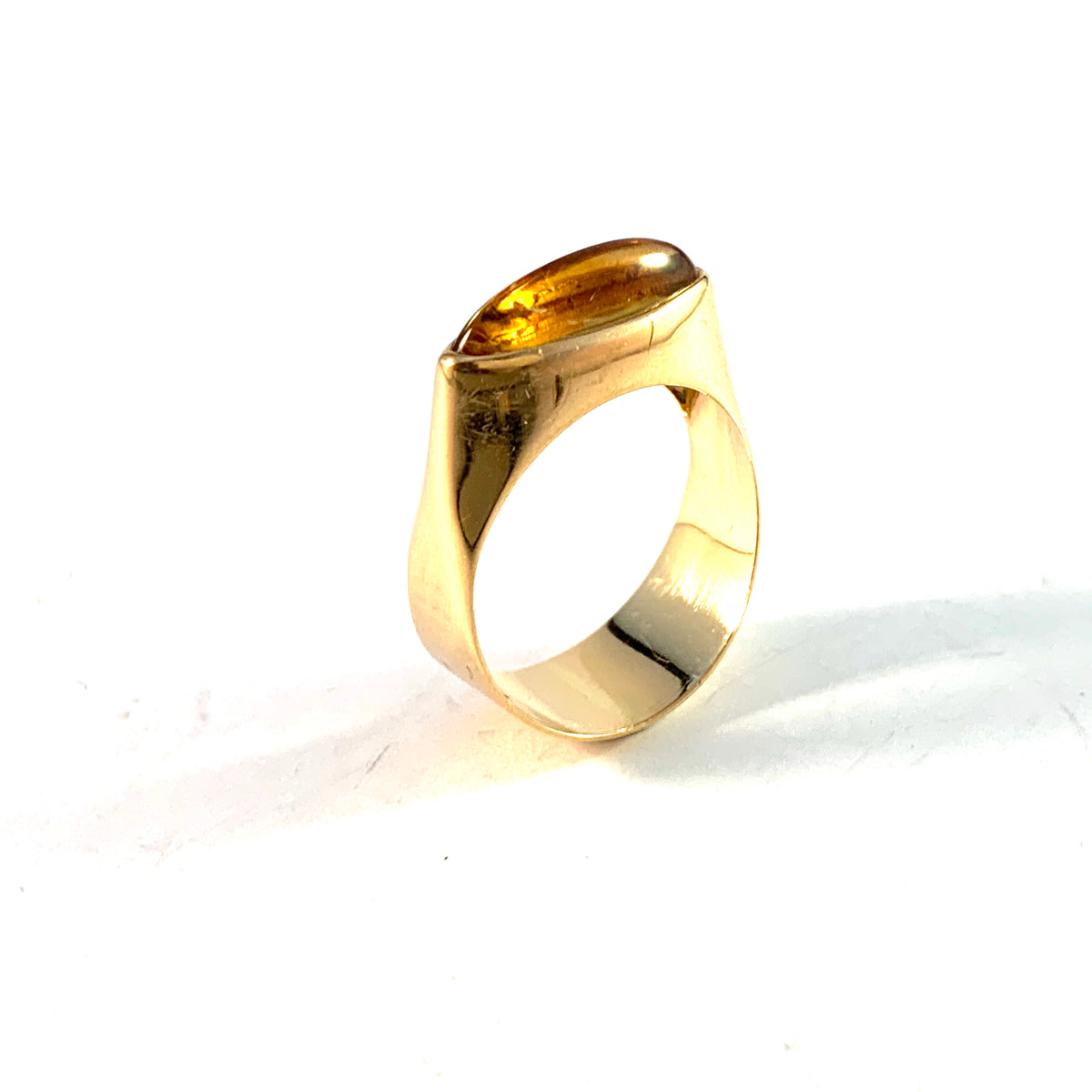Johan Petersson, Stockholm 1963 Modernist 18k Gold Citrine Ring. – T ...